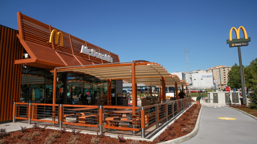 MCDONALD'S ABRIU EM VILAR DO PARAÍSO | O Gaiense